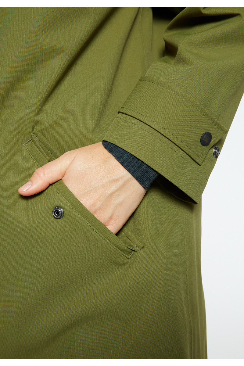 L’Imperméable Beau Nuage pour femme, le vêtement de pluie indispensable les jours de pluie.